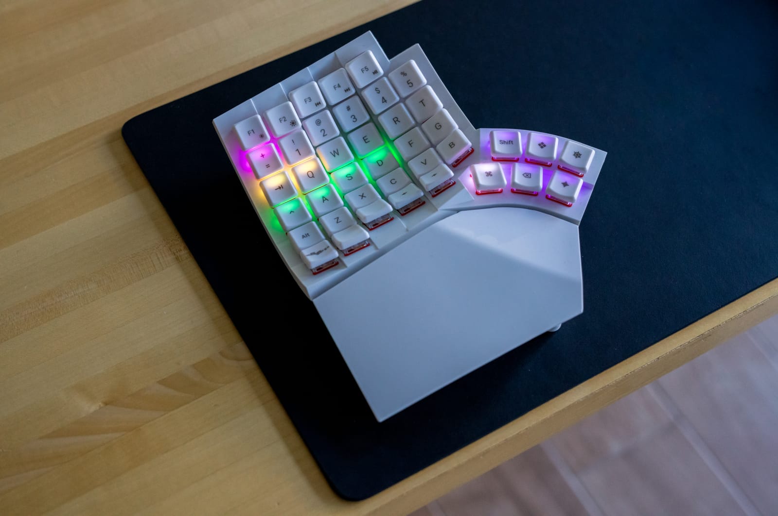 Review of the MoErgo Glove80 keyboard