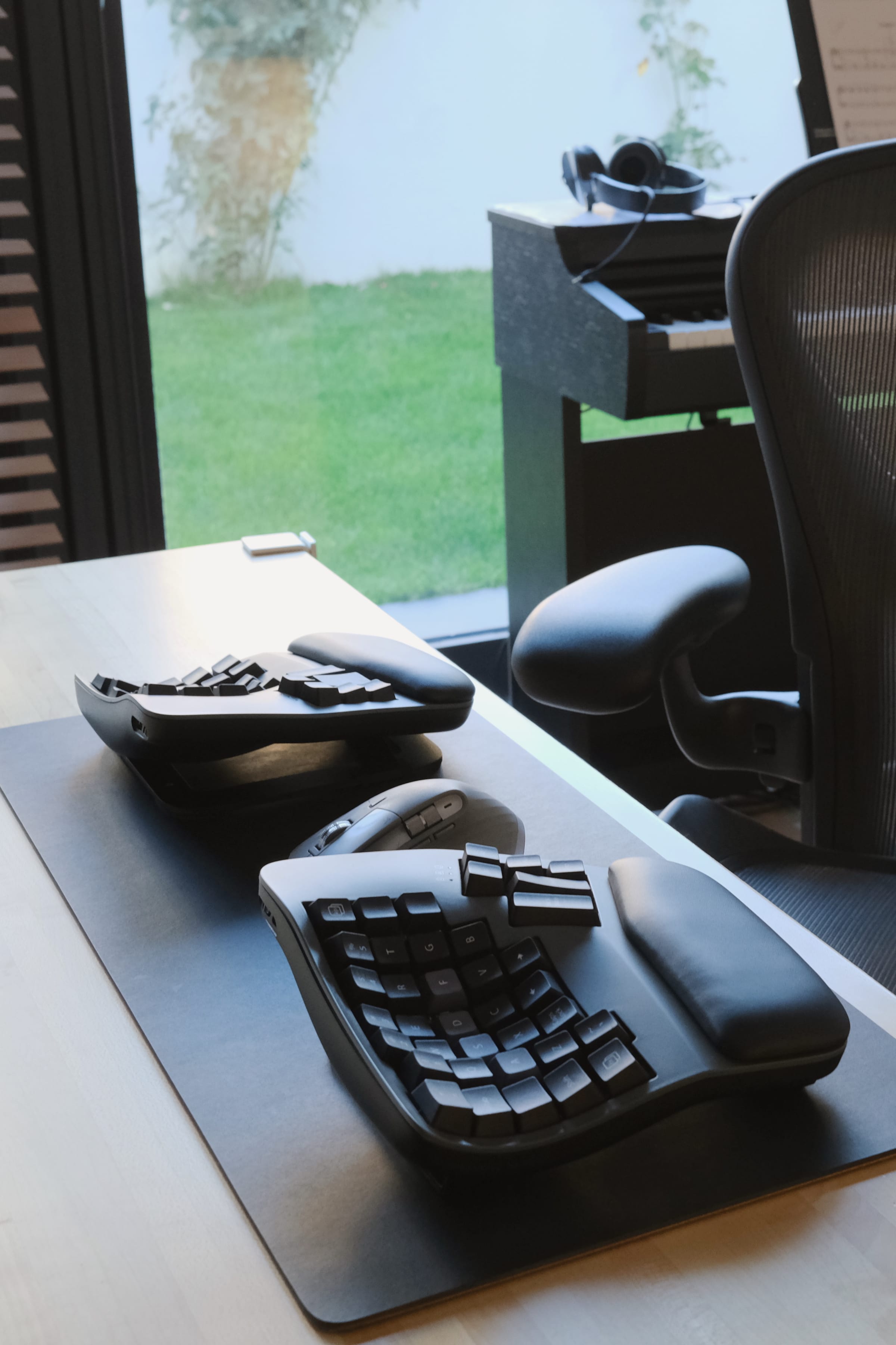 Review of the MoErgo Glove80 keyboard